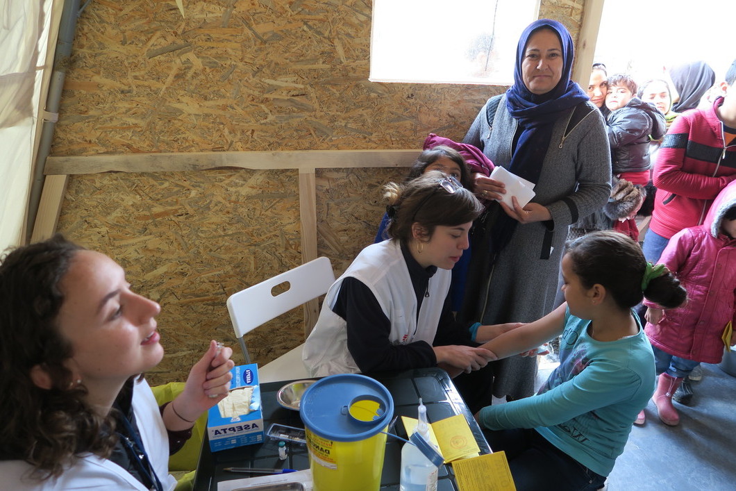 Greece: Around 1,000 migrant and refugee children vaccinated by MSF in ...